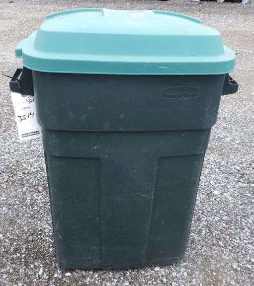 Rubbermaid 30-Gallon trash can - Albrecht Auction Service