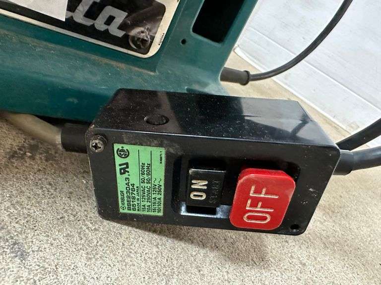 Makita 2708 table saw, works, need switch hook up to saw, good ...