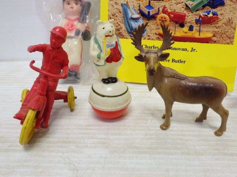 Antique toys, include: 2- Celluloid cows, celluloid baseball players ...