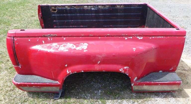 1991 Stepside Chevy Bed, has wear - Albrecht Auction Service