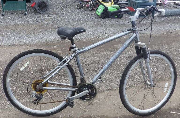 Mens Schwinn silver trailway bike, good - Albrecht Auction Service