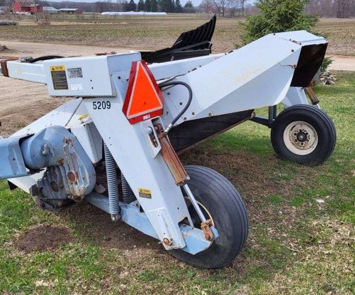 New Idea 5209 Discbine, New Knives, New Grease in Gear Boxes, Field ...