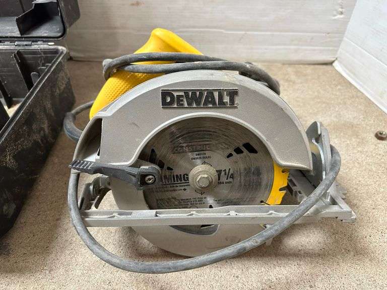 DeWALT corded skill saw, good - Albrecht Auction Service