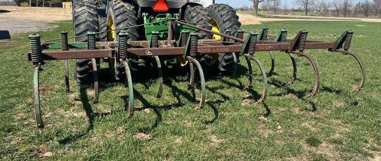 John Deere 1610 3-Point Hitch Mounted Chisel Plow, 16-Shank Convertible ...
