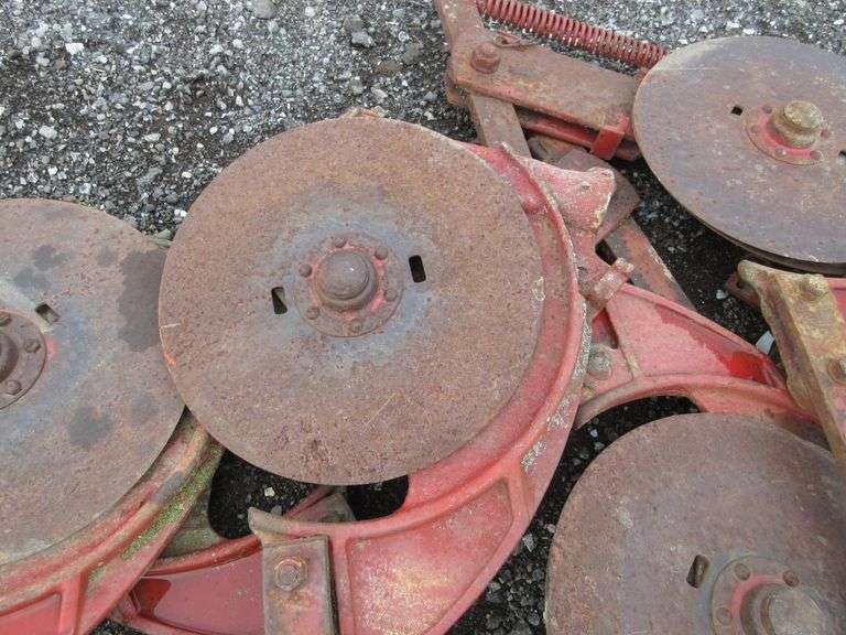 (8) Fertilizer disk International Harvester planter - Albrecht Auction ...