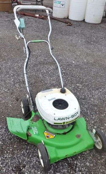Lawn Boy push mower, two-stroke, runs and cuts - Albrecht Auction Service