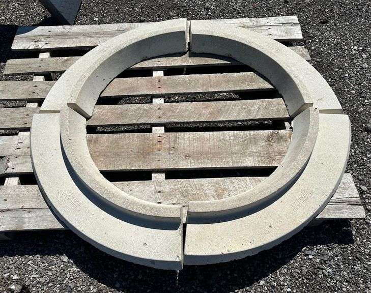 Concrete tree surround, 3' - Albrecht Auction Service