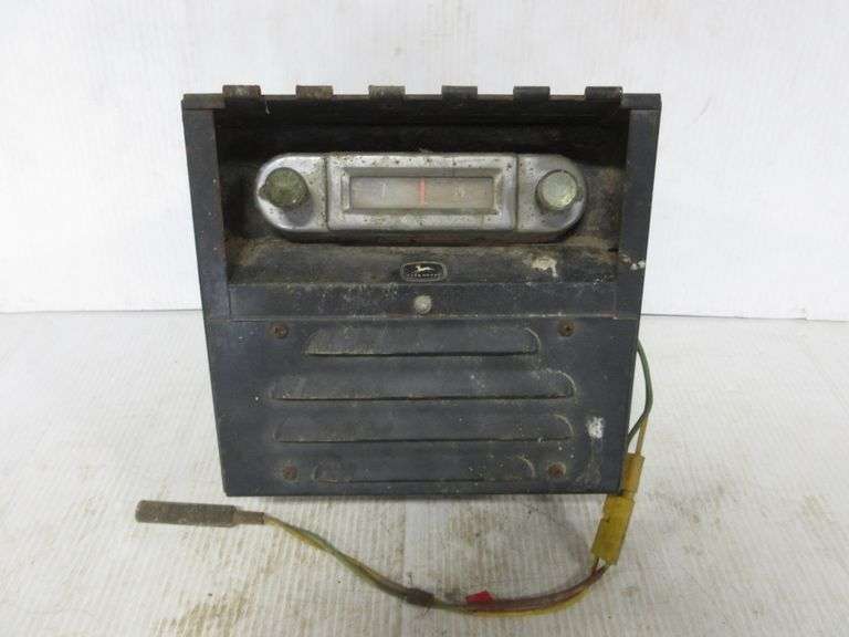 John Deere fender radio - Albrecht Auction Service