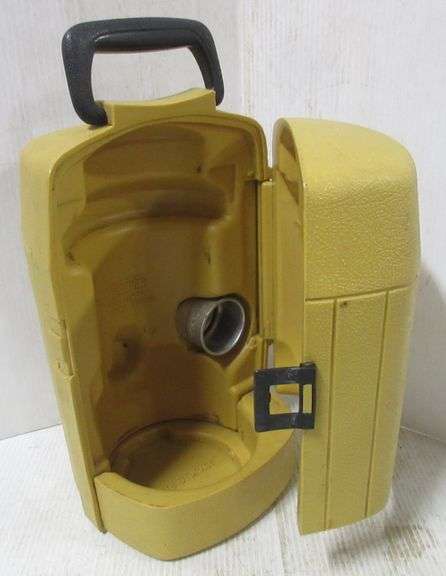 Coleman gold yellow clamshell case, 3-80, opens and closes with ease ...
