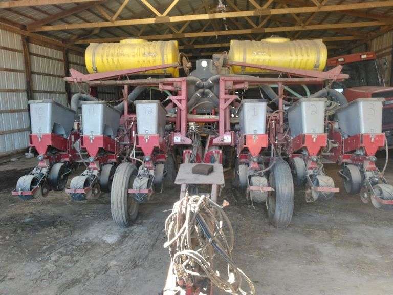 Case IH 1200 Planter, 12-28" Row, Comes with Monitor and Extra Parts ...