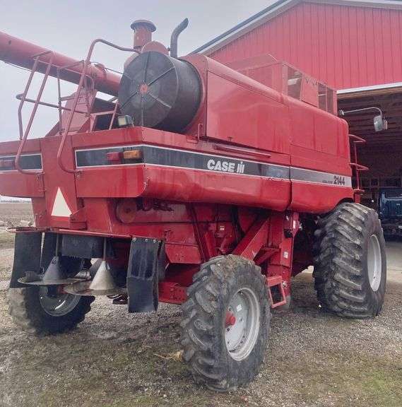 1996 Case IH 2144 Combine, (4700 Engine Hours, 3300 Separator Hours ...