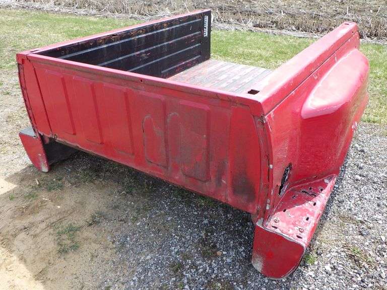 1991 Stepside Chevy Bed, has wear - Albrecht Auction Service