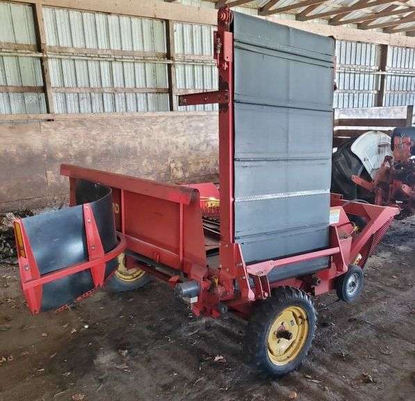 New Holland 166 Windrow Inverter with Conveyor Extension, Hydraulic ...