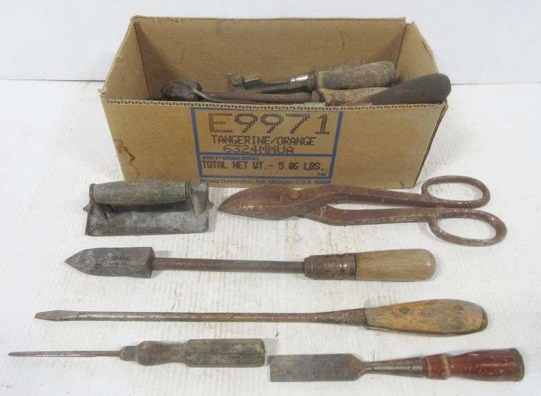 Older wood handled tools, good condition - Albrecht Auction Service