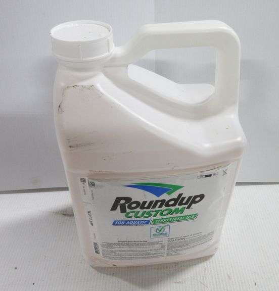 2.5-Gallons of Roundup Custom, 53.8% - Albrecht Auction Service