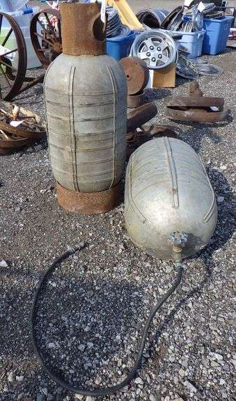 (2) Old air tanks - Albrecht Auction Service