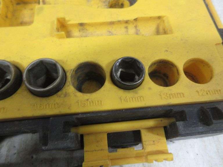 DeWALT socket set, used - Albrecht Auction Service