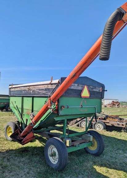 Gravity Wagon with Killbros Hydraulic Auger, Roll Tarp, Used for ...