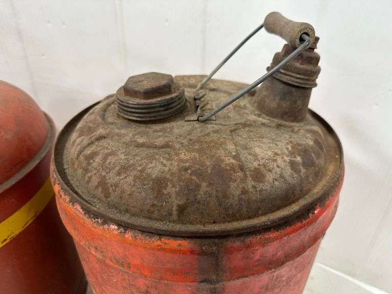 (2) 5-Gallon Metal gas cans - Albrecht Auction Service