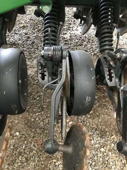 John Deere 1590 No-Till Drill, 15' Working Width, 7 1/2" Spacing, All New Opener Discs, Gauge ...