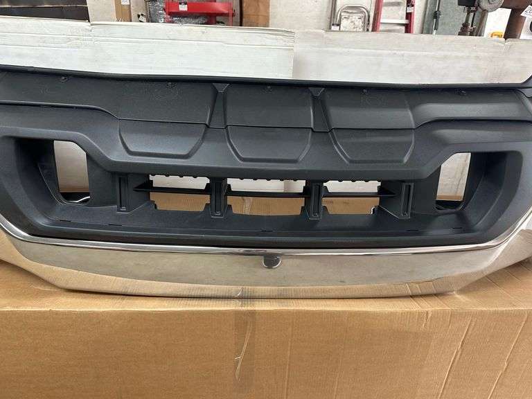 GMC 2500/3500 HD front bumper, fits 2020 to current models, chrome ...