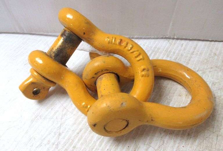 (2) Yellow tow clasps - Albrecht Auction Service