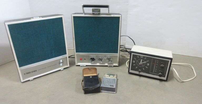Clock radio, speakers, and transistor radio - Albrecht Auction Service