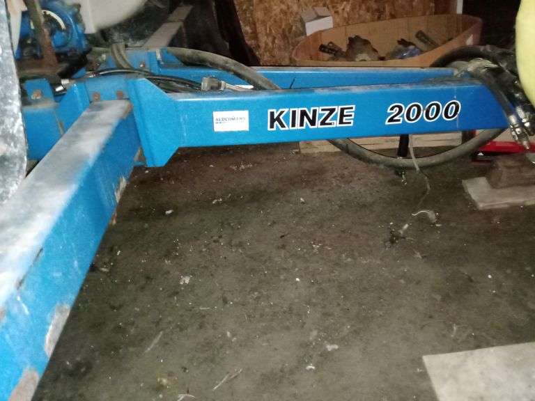 1999 Kinze 2000 Double-Frame Vacuum Planter, 6-30" Row, Precision vSet ...