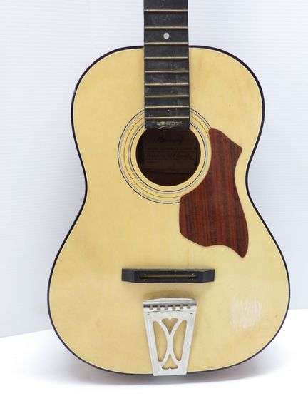 Harmony Stella guitar, no strings, has wear - Albrecht Auction Service