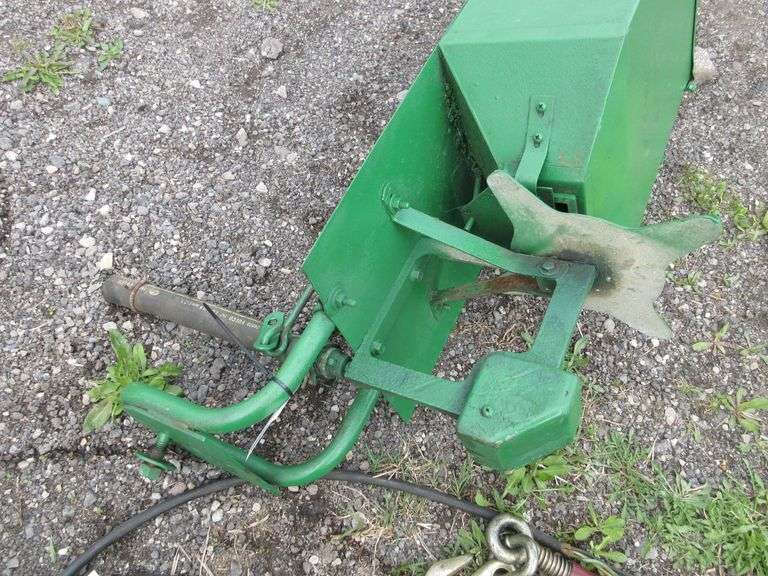 Draw bar mounted seed and fertilizer spreader - Albrecht Auction Service