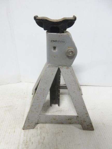 Pair of 3-Ton jack stands, used condition - Albrecht Auction Service
