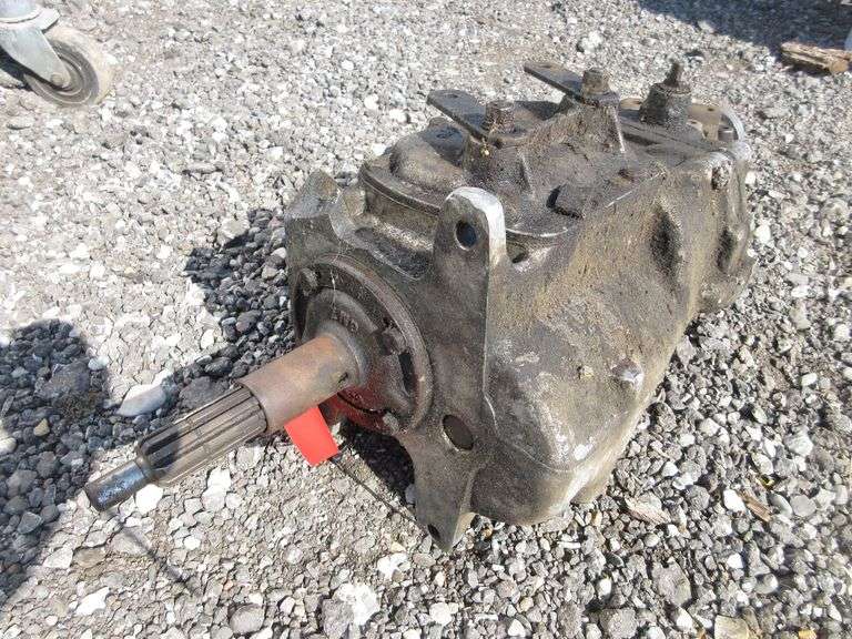 1966-67 Muncie 4-speed transmission, main housing casting in 3885010 ...