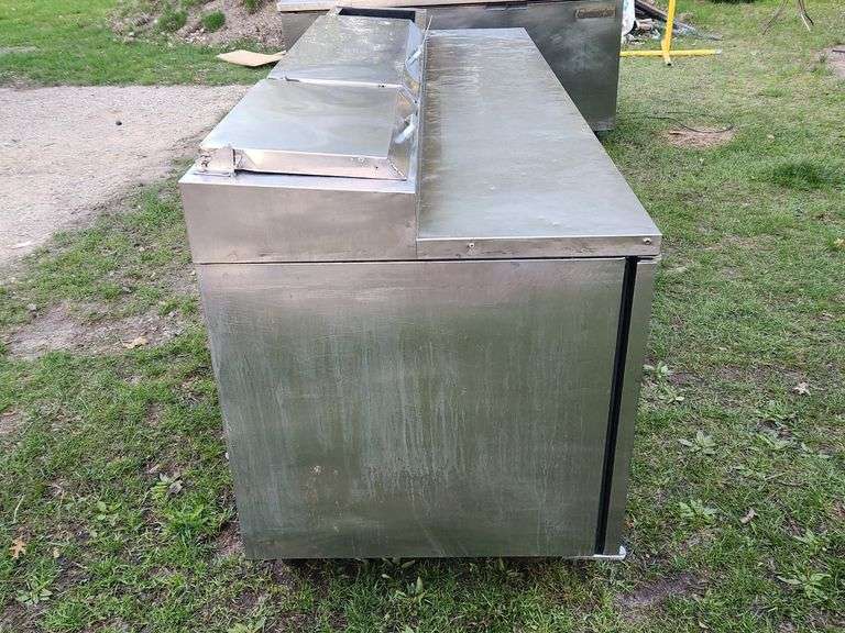 True 30.9 cu. ft. pizza prep cooler with three doors, no cutting board ...