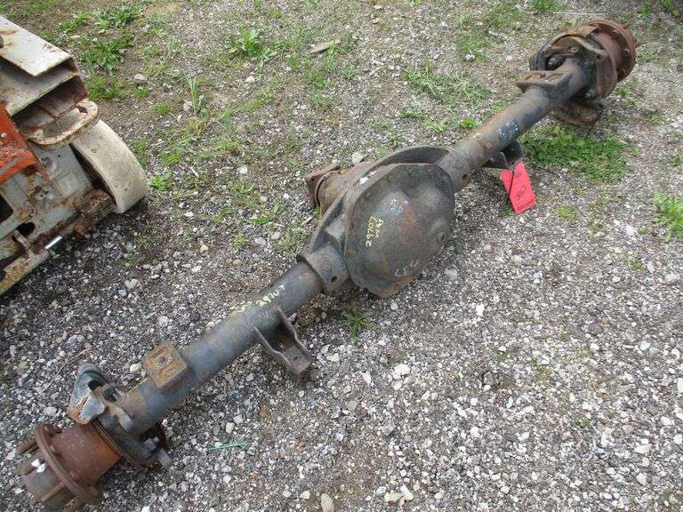 2006 Dodge Ram, rear axle, 8-Bolt - Albrecht Auction Service