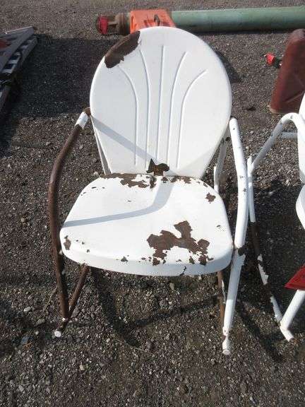 (2) Old metal rocking chairs, some rust - Albrecht Auction Service