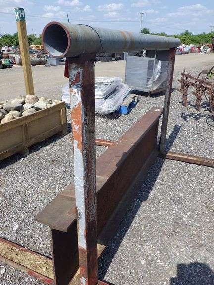 Portable hitching post, 6'5"W x 4'H, good - Albrecht Auction Service