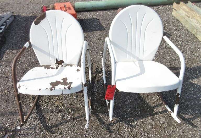 (2) Old metal rocking chairs, some rust - Albrecht Auction Service