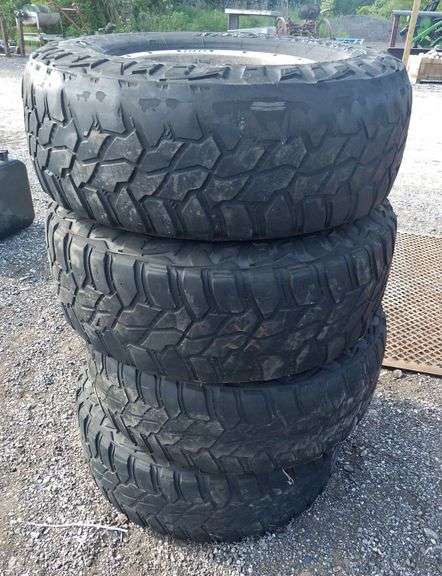 (4) Off Road Eagle alloy rims, 8-Lug with 285/75R16 tires, have ...