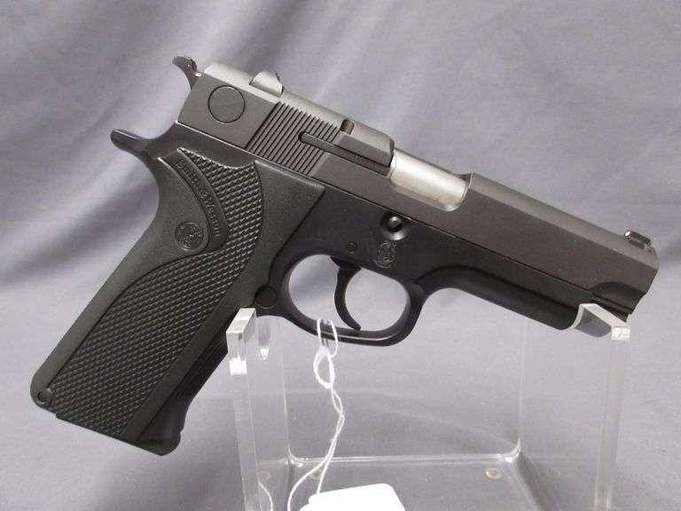 Smith & Wesson Model 411, .40 S&W with (3) Magazines, Box, and ...