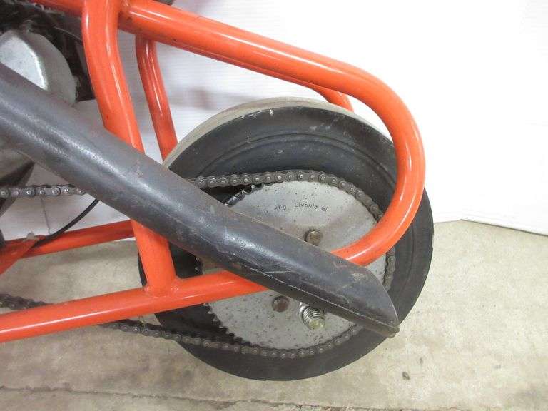 Orange mini bike, needs some TLC, runs - Albrecht Auction Service