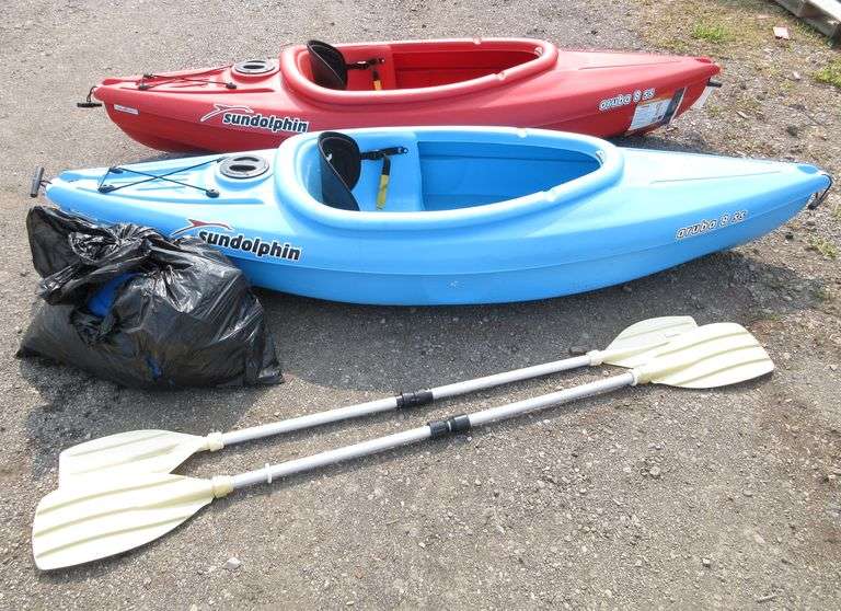 (2) Aruba 8SS-8' Sun Dolphin kayaks with (2) paddles, Blue ...