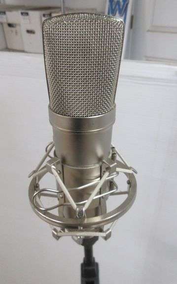CAD microphone with adjustable stand, nice - Albrecht Auction Service