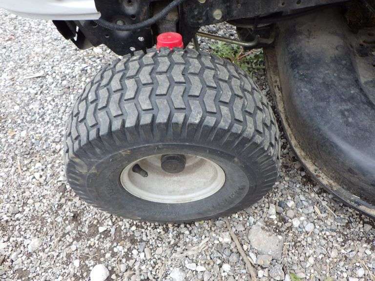 MTD Gold 18.5 HP Briggs & Stratton, riding lawn mower with a 42" deck ...