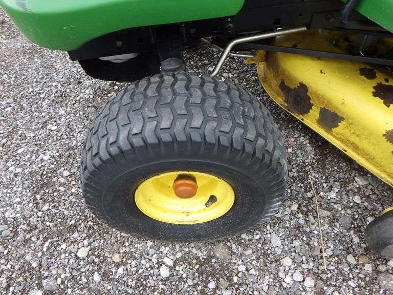 John Deere LA145 Lawn Tractor, 22 HP, Briggs & Stratton Engine, 48 ...
