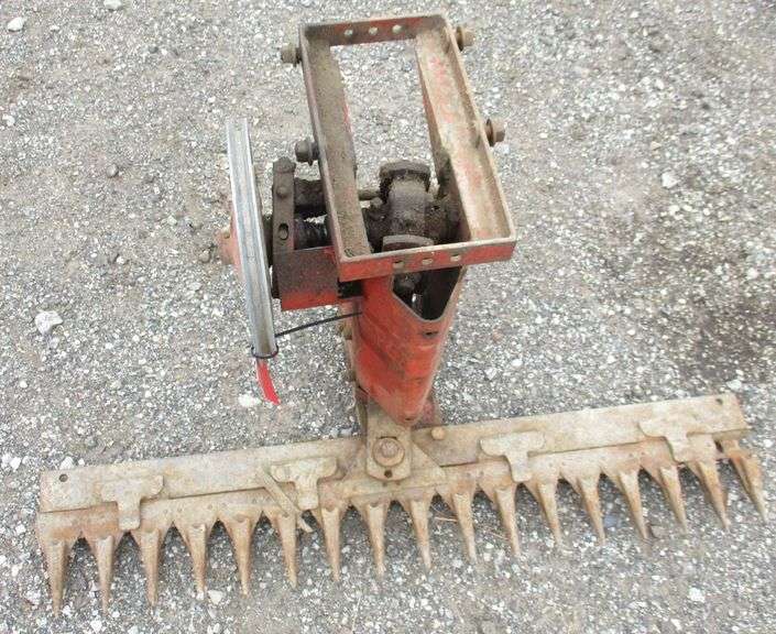 David Bradley sickle mower attachment, used - Albrecht Auction Service