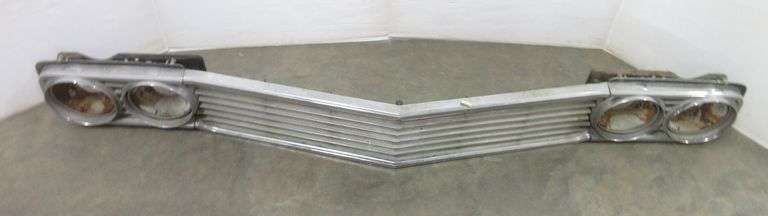 Old 1960s Chevrolet Impala grill, good - Albrecht Auction Service