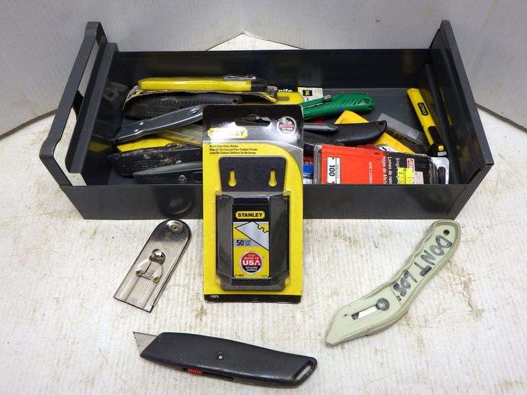 Approx. (25) Utility knives, box cutters, and scrapers, includes ...