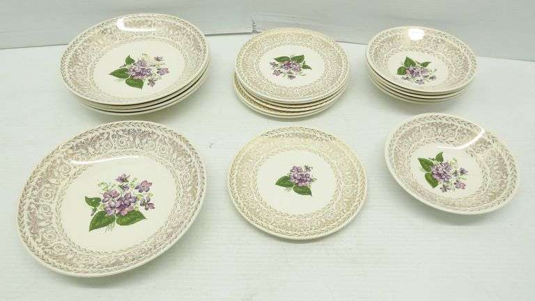 18-Piece Cunningham and Pickett "Spring Violet" dishes, 22kt gold ...