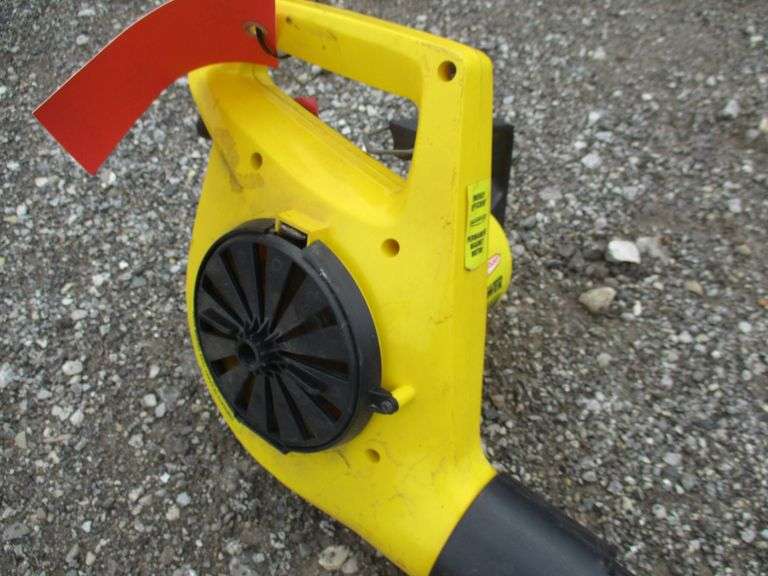 Electric leaf blower, paramount model PB150, good, works fine ...