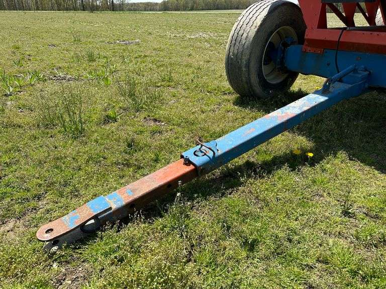 J&M Gravity Wagon, 500 Bushel, Extendable Tongue, Two Side Doors with ...